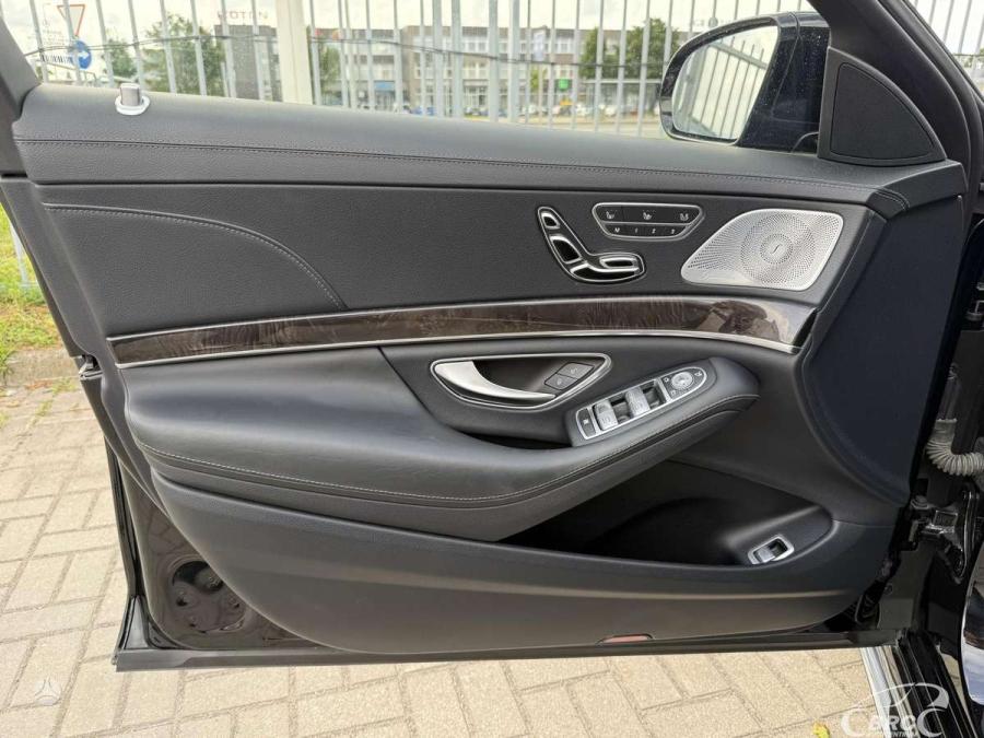 Melns Mercedes-Benz S 500 2015 Klaipėda, ar dzinēja tilpumu 4.66 L un nobraukumu 168 tūkst. km par 28900 €, foto 18 vietnē AUTOMOTO.COM.LV