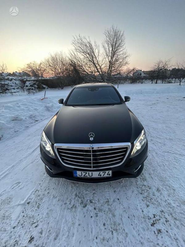 Black Mercedes-Benz S 500 2016 in Panevezys, with an engine capacity of 4.66 L and mileage of 245 thousand km for 26500 €, photo 1 on AUTOMOTO.COM.LV