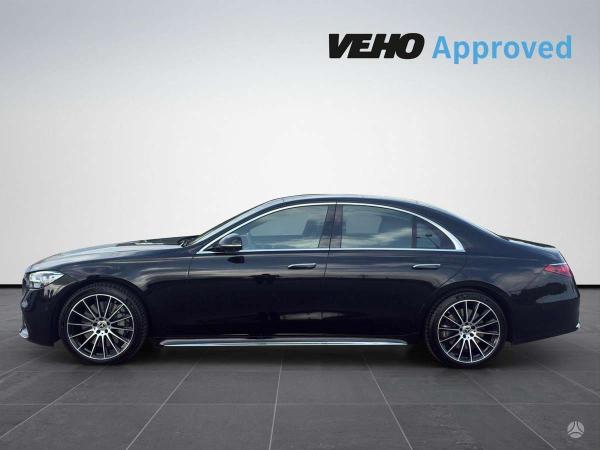 Black Mercedes-Benz S 500 2021 in Kaunas, with an engine capacity of 3.00 L and mileage of 132 thousand km for 74900 €, photo 3 on AUTOMOTO.COM.LV