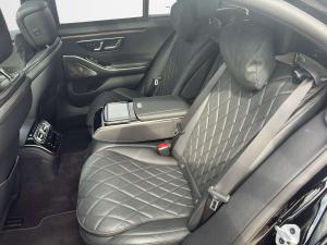 Black Mercedes-Benz S 500 2021 in Kaunas, with an engine capacity of 3.00 L and mileage of 132 thousand km for 74900 €, photo 17 on AUTOMOTO.COM.LV