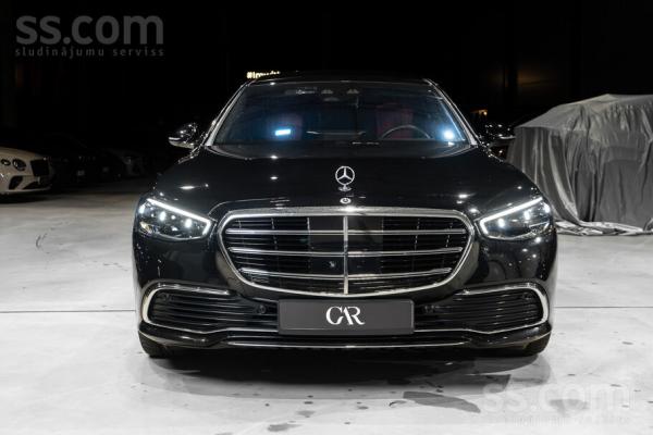 Black Mercedes-Benz S 500 2022 in Riga, with an engine capacity of 4.00 L and mileage of 35 thousand km for 79000 €, photo 2 on AUTOMOTO.COM.LV