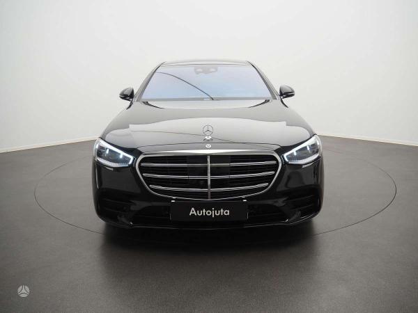Melns Mercedes-Benz S 500 2022 Viļņa, ar dzinēja tilpumu 3.00 L un nobraukumu 53 tūkst. km par 79900 €, foto 2 vietnē AUTOMOTO.COM.LV