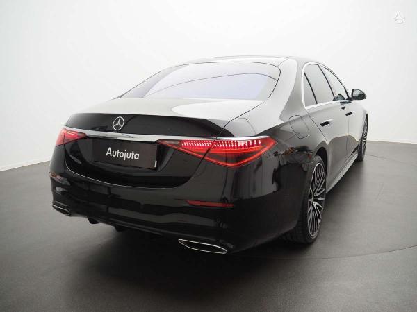 Melns Mercedes-Benz S 500 2022 Viļņa, ar dzinēja tilpumu 3.00 L un nobraukumu 53 tūkst. km par 79900 €, foto 4 vietnē AUTOMOTO.COM.LV