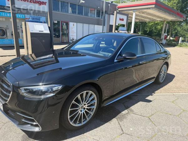 Black Mercedes-Benz S 500 2023 in Riga, with an engine capacity of 4.00 L and mileage of 43 thousand km for 74500 €, photo 2 on AUTOMOTO.COM.LV