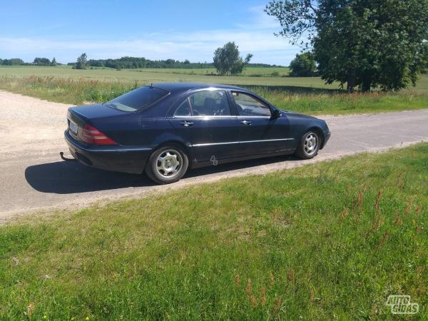 Blue Mercedes-Benz S 500 2000 in Vilnius, with an engine capacity of 5.00 L and mileage of 258 thousand km for 1950 €, photo 4 on AUTOMOTO.COM.LV