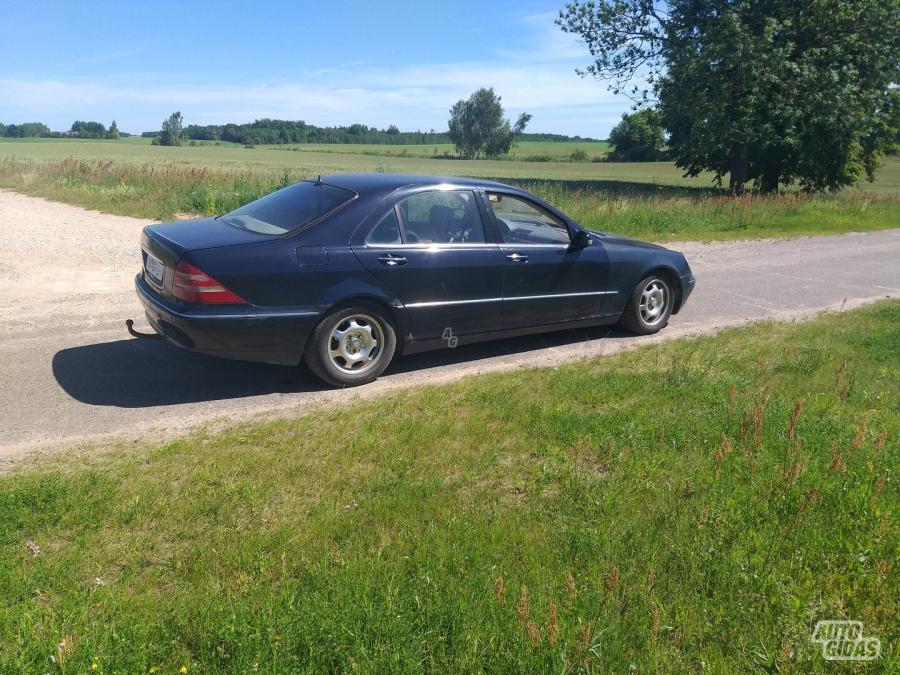 Blue Mercedes-Benz S 500 2000 in Vilnius, with an engine capacity of 5.00 L and mileage of 258 thousand km for 1950 €, photo 4 on AUTOMOTO.COM.LV