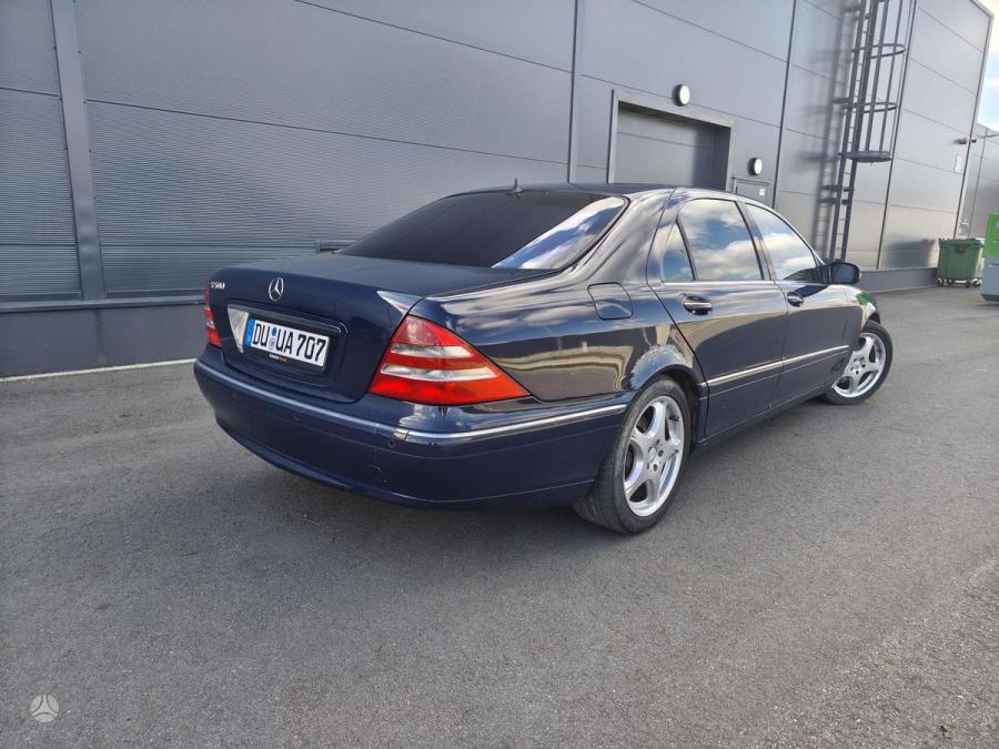 Zils Mercedes-Benz S 500 1999 Kauņa, ar dzinēja tilpumu 4.97 L un nobraukumu 277 tūkst. km par 3750 €, foto 1 vietnē AUTOMOTO.COM.LV
