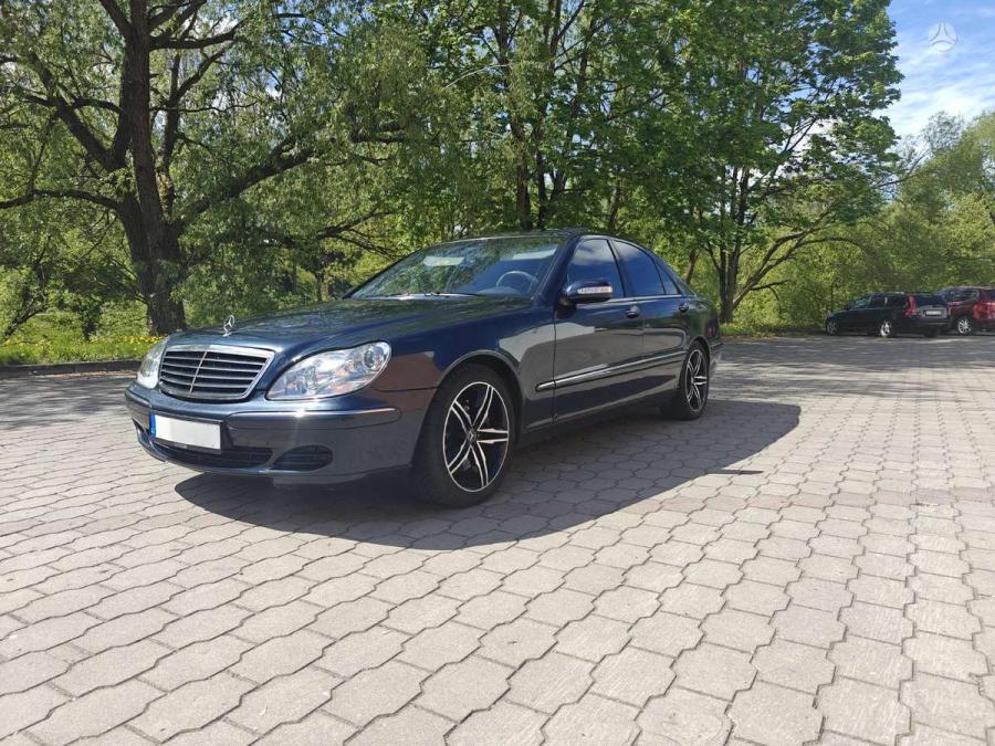 Blue Mercedes-Benz S 500 2003 in Kedainiai, with an engine capacity of 4.97 L and mileage of 330 thousand km for 3999 €, photo 2 on AUTOMOTO.COM.LV