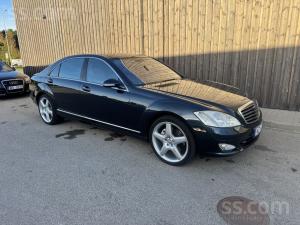Синий Мерседес С 500 2006 в Рига, объемом двигателя 5.50 л и пробегом 342 тыс. км за 7900 €, фото 3 на AUTOMOTO.COM.LV