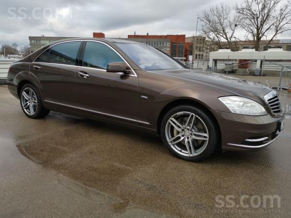 Коричневый Мерседес С 500 2011 в Рига, объемом двигателя 4.70 л и пробегом 139 тыс. км за 24950 €, фото 5 на AUTOMOTO.COM.LV