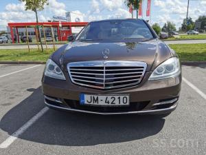 Коричневый Мерседес С 500 2011 в Рига, объемом двигателя 4.70 л и пробегом 139 тыс. км за 24950 €, фото 4 на AUTOMOTO.COM.LV