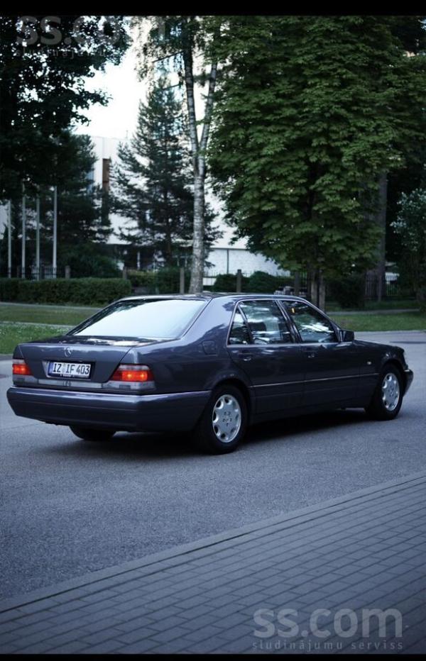 Pelēks Mercedes-Benz S 500 1995 Rīga, ar dzinēja tilpumu 5.00 L un nobraukumu 199 tūkst. km par 13300 €, foto 2 vietnē AUTOMOTO.COM.LV