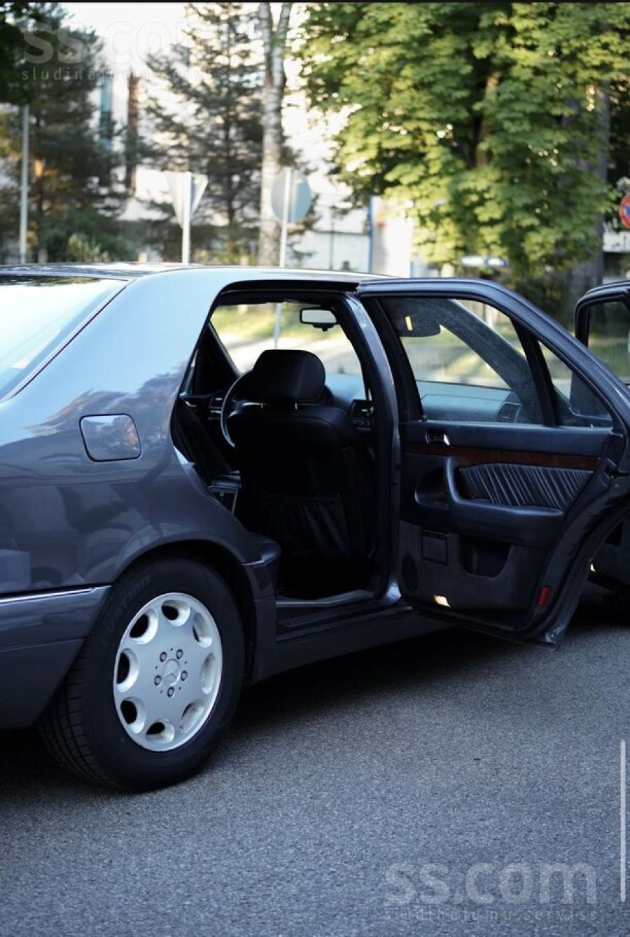 Grey Mercedes-Benz S 500 1995 in Riga, with an engine capacity of 5.00 L and mileage of 199 thousand km for 13300 €, photo 18 on AUTOMOTO.COM.LV
