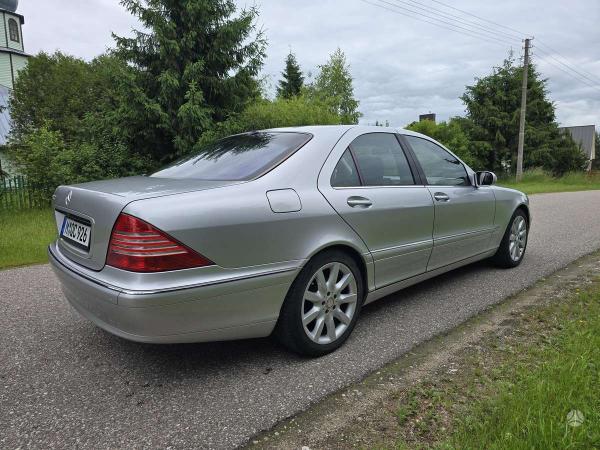 Grey Mercedes-Benz S 500 2003 in Utena, with an engine capacity of 5.00 L and mileage of 297 thousand km for 3890 €, photo 5 on AUTOMOTO.COM.LV
