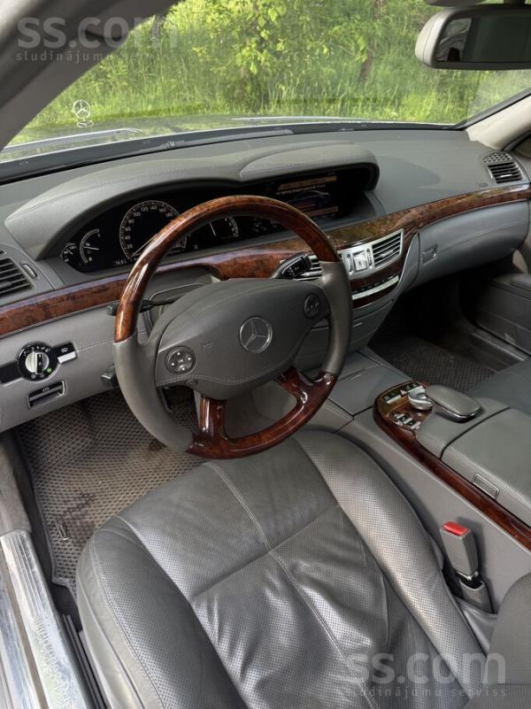 Pelēks Mercedes-Benz S 500 2005 Rīga, ar dzinēja tilpumu 5.50 L un nobraukumu 323 tūkst. km par 8299 €, foto 10 vietnē AUTOMOTO.COM.LV