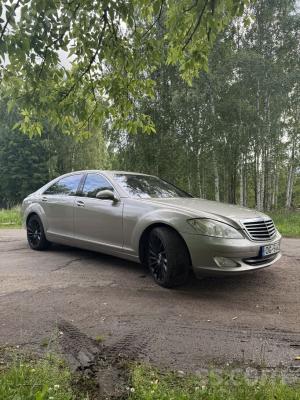 Grey Mercedes-Benz S 500 2005 in Riga, with an engine capacity of 5.50 L and mileage of 323 thousand km for 8299 €, photo 5 on AUTOMOTO.COM.LV