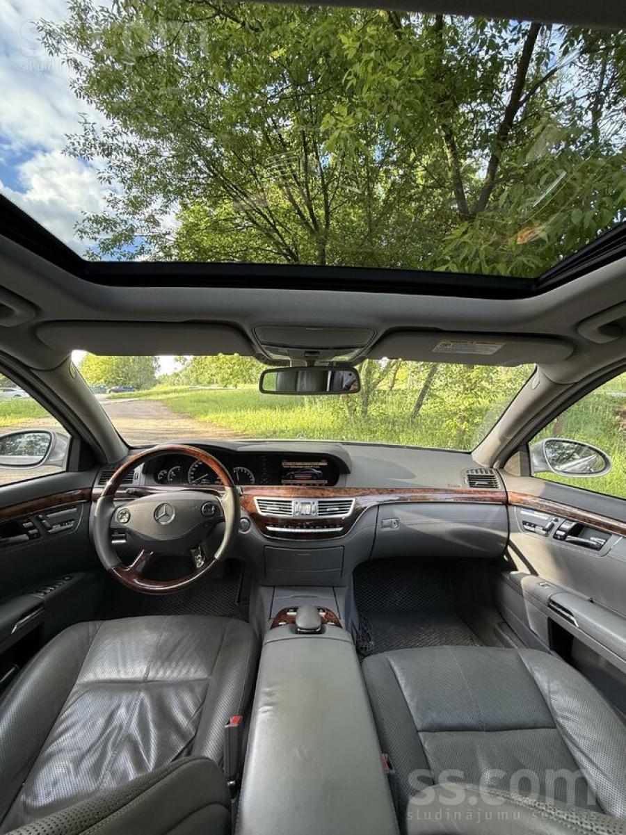 Grey Mercedes-Benz S 500 2005 in Riga, with an engine capacity of 5.50 L and mileage of 323 thousand km for 8299 €, photo 7 on AUTOMOTO.COM.LV