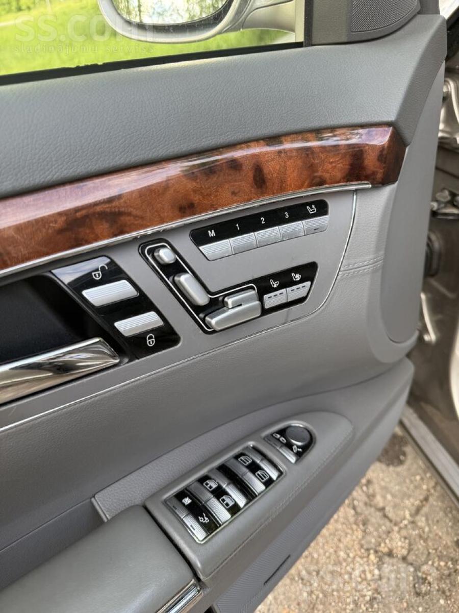 Grey Mercedes-Benz S 500 2005 in Riga, with an engine capacity of 5.50 L and mileage of 323 thousand km for 8299 €, photo 15 on AUTOMOTO.COM.LV