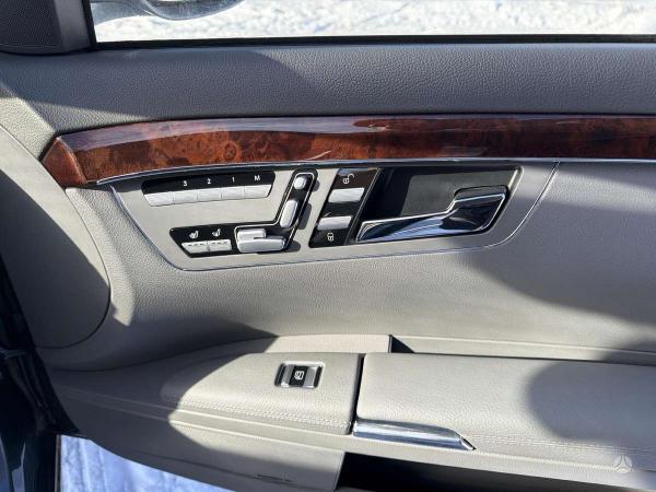 Pelēks Mercedes-Benz S 500 2006 Utena, ar dzinēja tilpumu 5.46 L un nobraukumu 226 tūkst. km par 5990 €, foto 11 vietnē AUTOMOTO.COM.LV