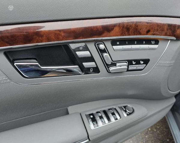 Pelēks Mercedes-Benz S 500 2007 Plungė, ar dzinēja tilpumu 5.46 L un nobraukumu 250 tūkst. km par 10500 €, foto 11 vietnē AUTOMOTO.COM.LV