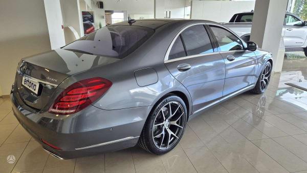 Pelēks Mercedes-Benz S 500 2016 Šauļi, ar dzinēja tilpumu 4.66 L un nobraukumu 157 tūkst. km par 33900 €, foto 4 vietnē AUTOMOTO.COM.LV