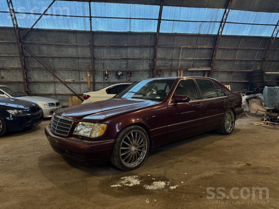 Red Mercedes-Benz S 500 1995 in Daugavpils, with an engine capacity of 5.00 L and mileage of 184 thousand km for 10400 €, photo 1 on AUTOMOTO.COM.LV