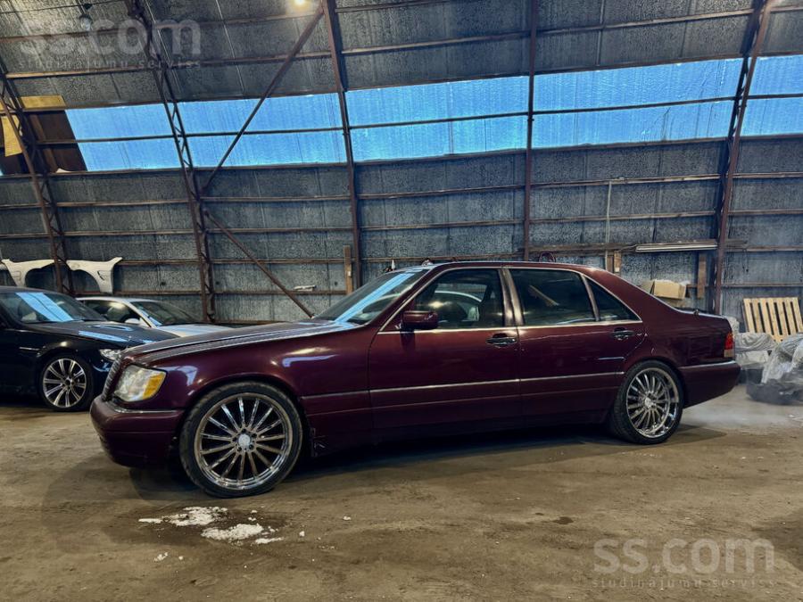 Red Mercedes-Benz S 500 1995 in Daugavpils, with an engine capacity of 5.00 L and mileage of 184 thousand km for 10400 €, photo 2 on AUTOMOTO.COM.LV