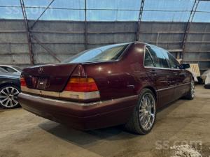 Red Mercedes-Benz S 500 1995 in Daugavpils, with an engine capacity of 5.00 L and mileage of 184 thousand km for 10400 €, photo 4 on AUTOMOTO.COM.LV