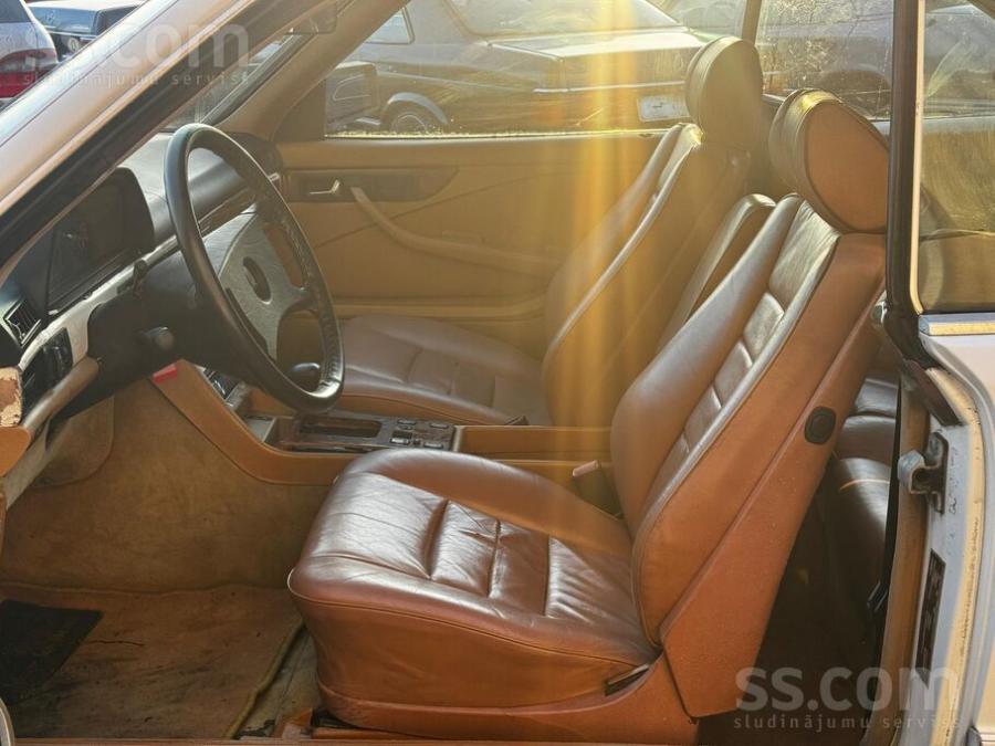 Белый Мерседес С 500 1986 в Рига, объемом двигателя 5.00 л и пробегом 230 тыс. км за 7700 €, фото 4 на AUTOMOTO.COM.LV