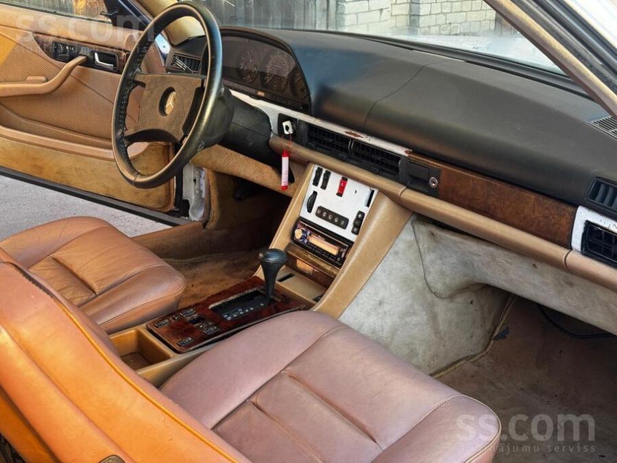 Белый Мерседес С 500 1986 в Рига, объемом двигателя 5.00 л и пробегом 230 тыс. км за 7700 €, фото 7 на AUTOMOTO.COM.LV