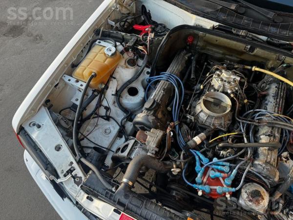 Белый Мерседес С 500 1986 в Рига, объемом двигателя 5.00 л и пробегом 230 тыс. км за 7700 €, фото 9 на AUTOMOTO.COM.LV