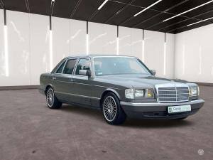 Dzeltens Mercedes-Benz S 500 1985 Panevēža, ar dzinēja tilpumu 4.97 L un nobraukumu 205 tūkst. km par 9100 €, foto 3 vietnē AUTOMOTO.COM.LV