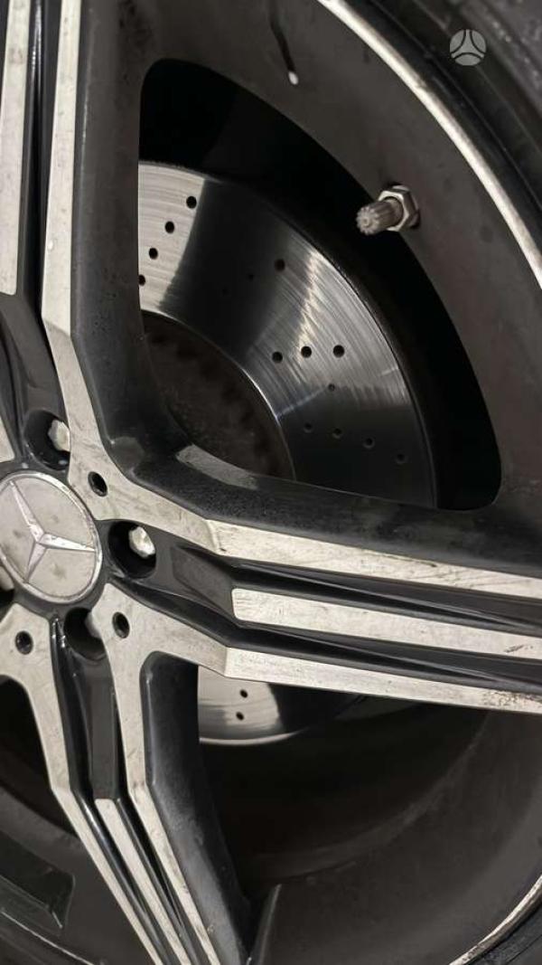 Black Mercedes-Benz s-550 2016 in Vilnius, with an engine capacity of 0.00 L and mileage of 179 thousand km for 35400 €, photo 6 on AUTOMOTO.COM.LV