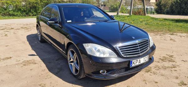 Black Mercedes-Benz s-550 2008 in Klaipeda, with an engine capacity of 5.46 L and mileage of 315 thousand km for 7500 €, photo 1 on AUTOMOTO.COM.LV