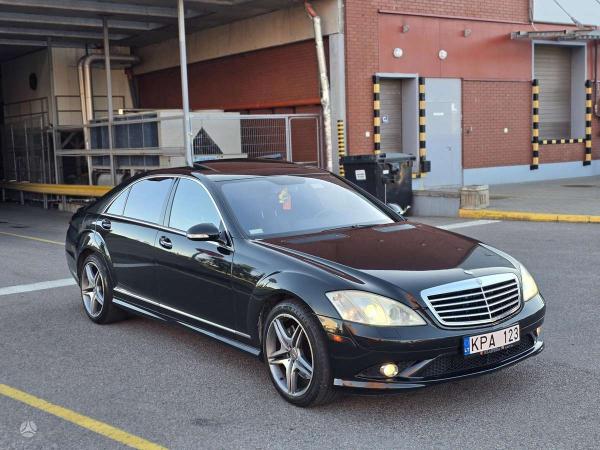 Black Mercedes-Benz s-550 2008 in Klaipeda, with an engine capacity of 5.46 L and mileage of 320 thousand km for 5950 €, photo 2 on AUTOMOTO.COM.LV