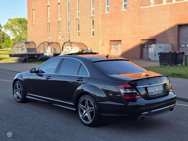 Black Mercedes-Benz s-550 2008 in Klaipeda, with an engine capacity of 5.46 L and mileage of 320 thousand km for 5950 €, photo 4 on AUTOMOTO.COM.LV
