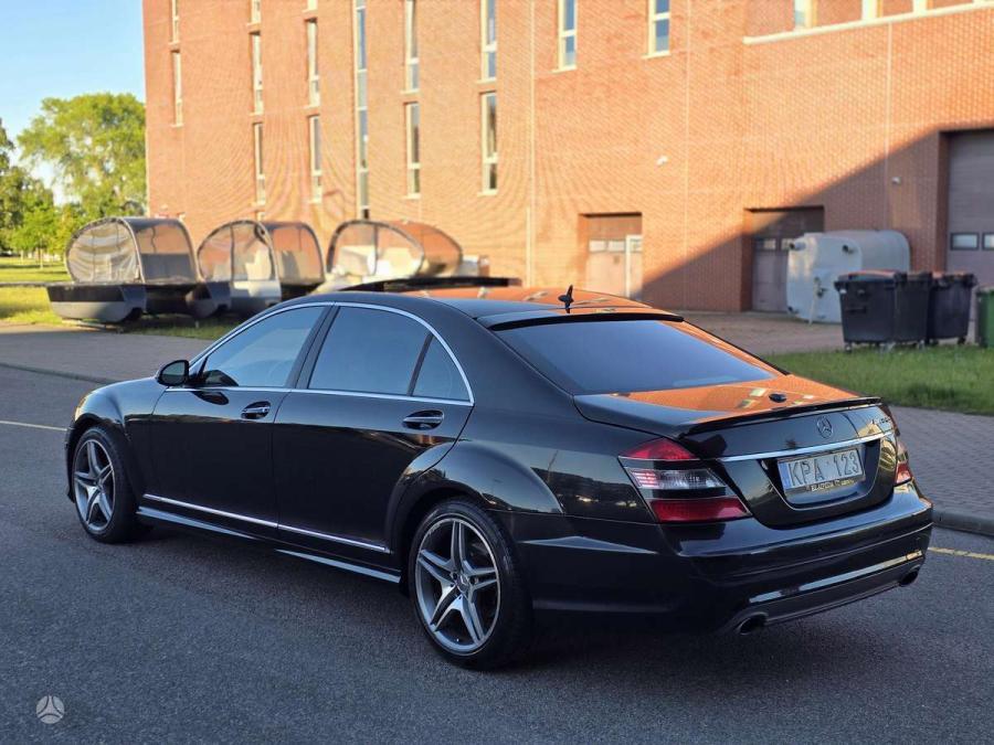Черный Мерседес С 550 2008 в Клайпеда, объемом двигателя 5.46 л и пробегом 320 тыс. км за 5950 €, фото 5 на AUTOMOTO.COM.LV