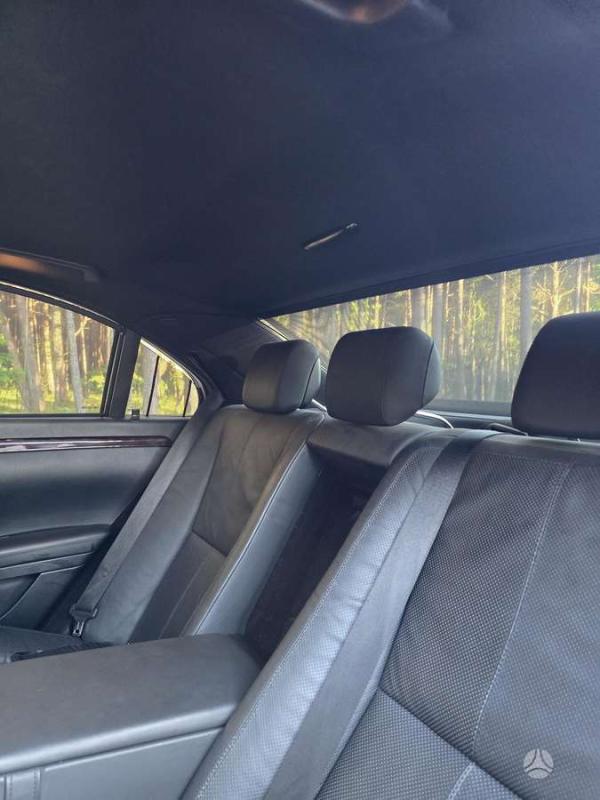 Black Mercedes-Benz s-550 2008 in Klaipeda, with an engine capacity of 5.46 L and mileage of 320 thousand km for 5950 €, photo 8 on AUTOMOTO.COM.LV