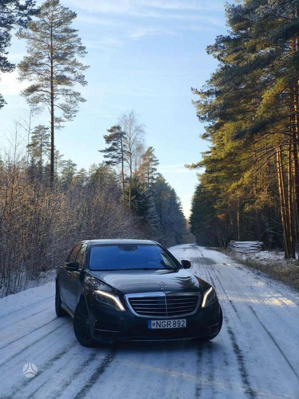 Black Mercedes-Benz s-550 2015 in Mazeikiai, with an engine capacity of 4.66 L and mileage of 117 thousand km for 31500 €, photo 1 on AUTOMOTO.COM.LV