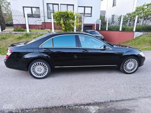 Black Mercedes-Benz s-550 2007 in Vilnius, with an engine capacity of 5.50 L and mileage of 400 thousand km for 4900 €, photo 7 on AUTOMOTO.COM.LV