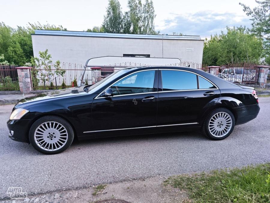 Black Mercedes-Benz s-550 2007 in Vilnius, with an engine capacity of 5.50 L and mileage of 400 thousand km for 4900 €, photo 8 on AUTOMOTO.COM.LV
