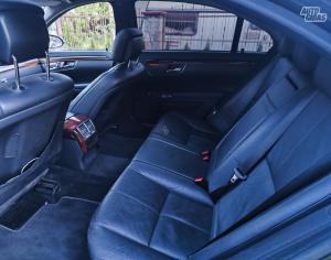 Black Mercedes-Benz s-550 2007 in Vilnius, with an engine capacity of 5.50 L and mileage of 400 thousand km for 4900 €, photo 9 on AUTOMOTO.COM.LV