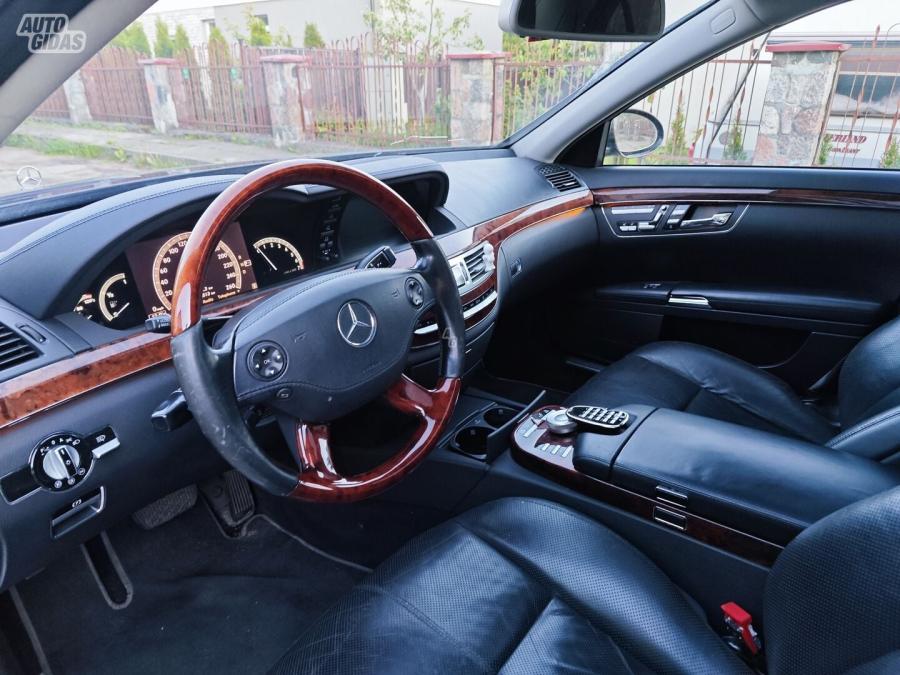 Black Mercedes-Benz s-550 2007 in Vilnius, with an engine capacity of 5.50 L and mileage of 400 thousand km for 4900 €, photo 10 on AUTOMOTO.COM.LV