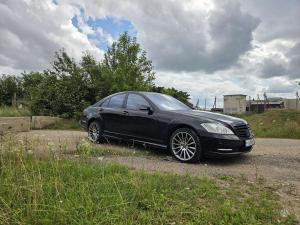 Melns Mercedes-Benz s-550 2007 Trakai, ar dzinēja tilpumu 5.50 L un nobraukumu 319 tūkst. km par 7000 €, foto  vietnē AUTOMOTO.COM.LV