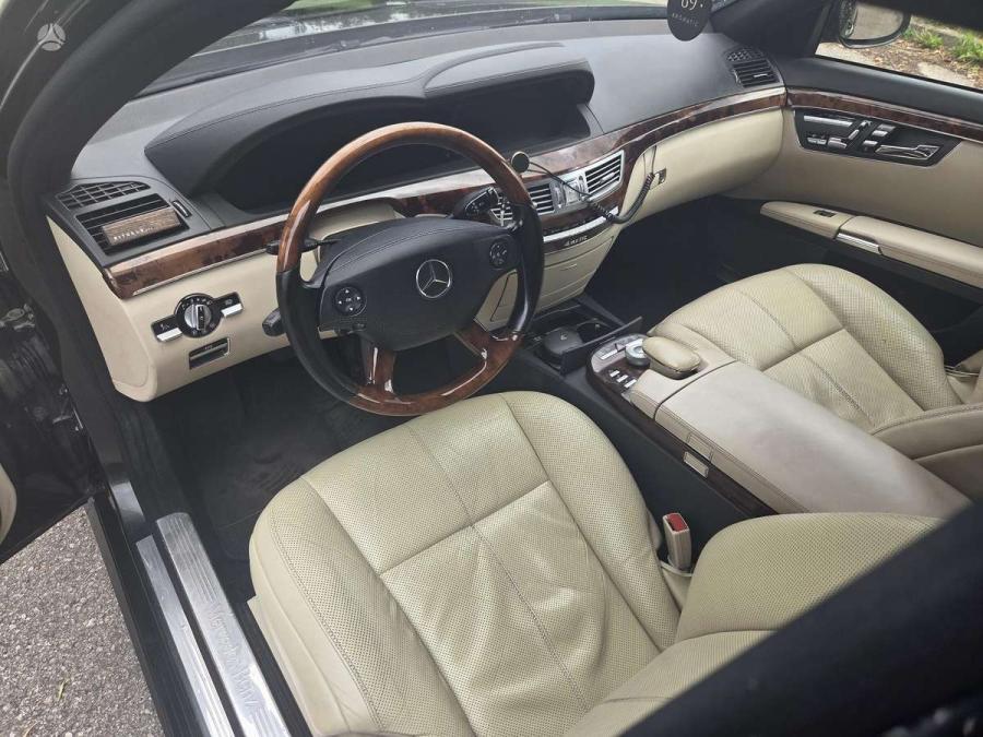 Melns Mercedes-Benz s-550 2007 Trakai, ar dzinēja tilpumu 5.50 L un nobraukumu 319 tūkst. km par 7000 €, foto 3 vietnē AUTOMOTO.COM.LV