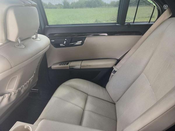 Melns Mercedes-Benz s-550 2007 Trakai, ar dzinēja tilpumu 5.50 L un nobraukumu 319 tūkst. km par 7000 €, foto 3 vietnē AUTOMOTO.COM.LV