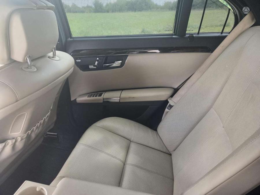 Melns Mercedes-Benz s-550 2007 Trakai, ar dzinēja tilpumu 5.50 L un nobraukumu 319 tūkst. km par 7000 €, foto 4 vietnē AUTOMOTO.COM.LV
