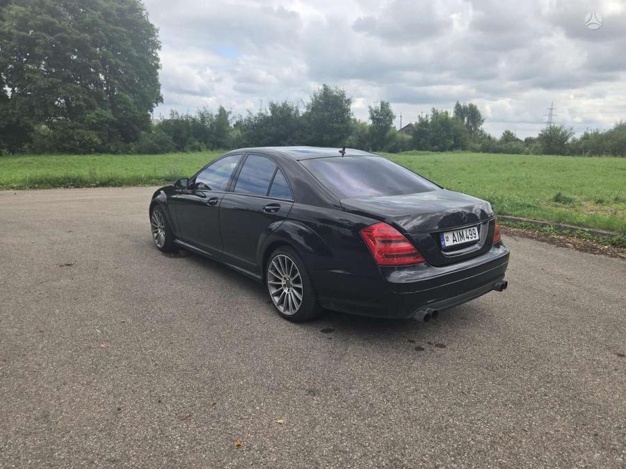 Melns Mercedes-Benz s-550 2007 Trakai, ar dzinēja tilpumu 5.50 L un nobraukumu 319 tūkst. km par 7000 €, foto 9 vietnē AUTOMOTO.COM.LV