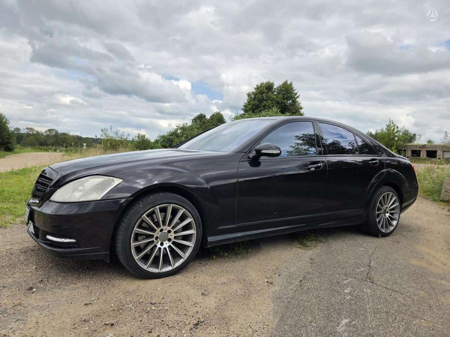 Melns Mercedes-Benz s-550 2007 Trakai, ar dzinēja tilpumu 5.50 L un nobraukumu 319 tūkst. km par 7000 €, foto 10 vietnē AUTOMOTO.COM.LV