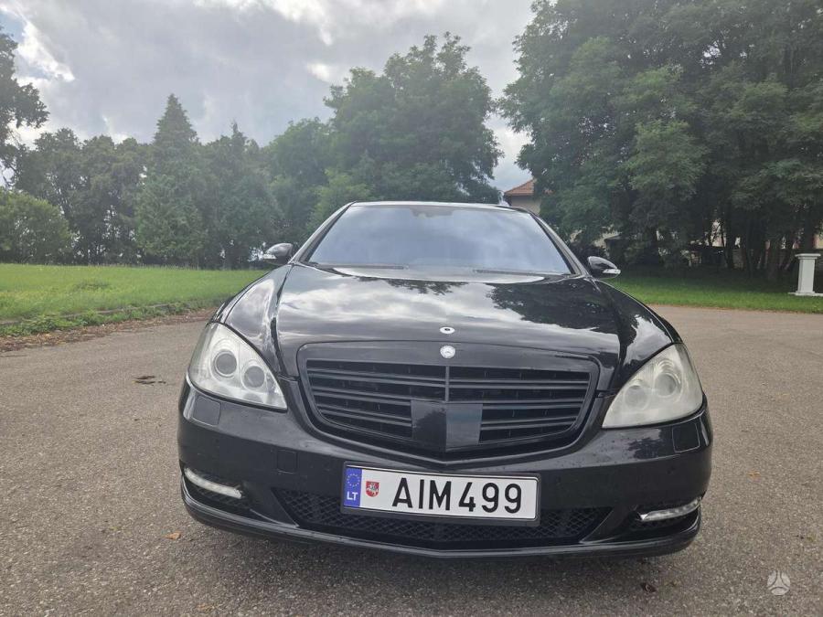 Melns Mercedes-Benz s-550 2007 Trakai, ar dzinēja tilpumu 5.50 L un nobraukumu 319 tūkst. km par 7000 €, foto 14 vietnē AUTOMOTO.COM.LV